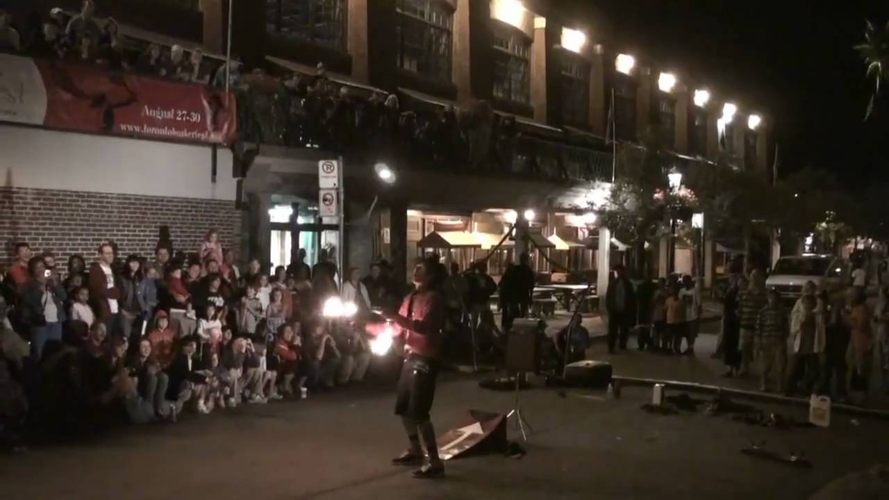 Toronto Buskerfest 2009: The Fire Guy - YouTube