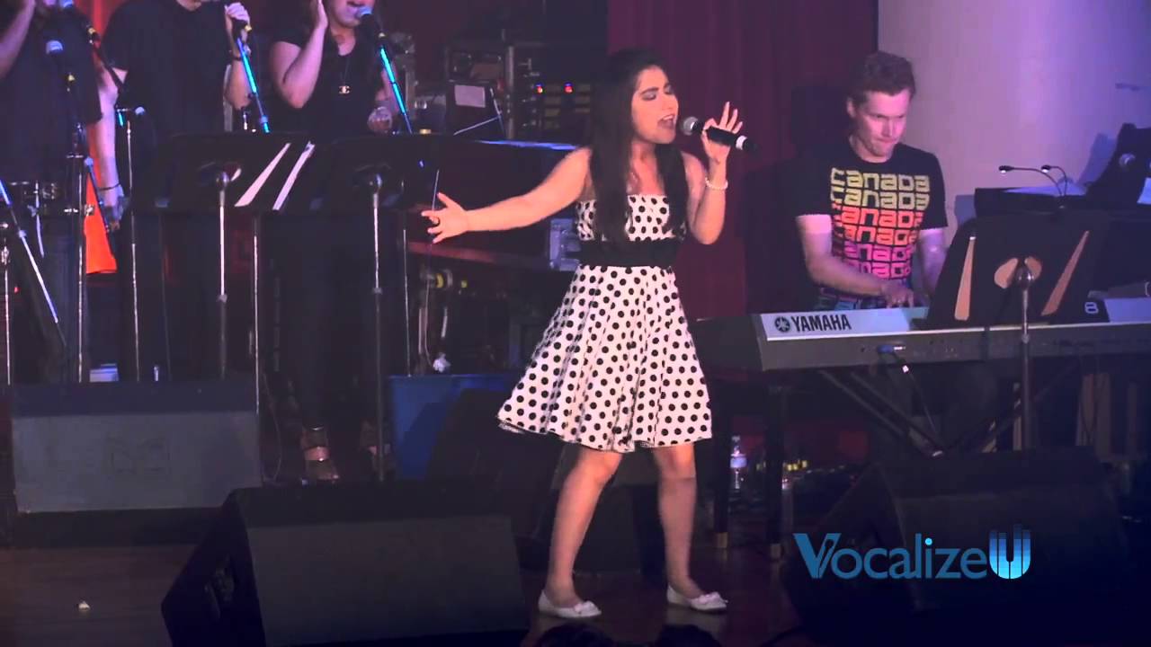 Claudia Berry - Chasing Pavements (Live At VocalizeU 2013) - YouTube
