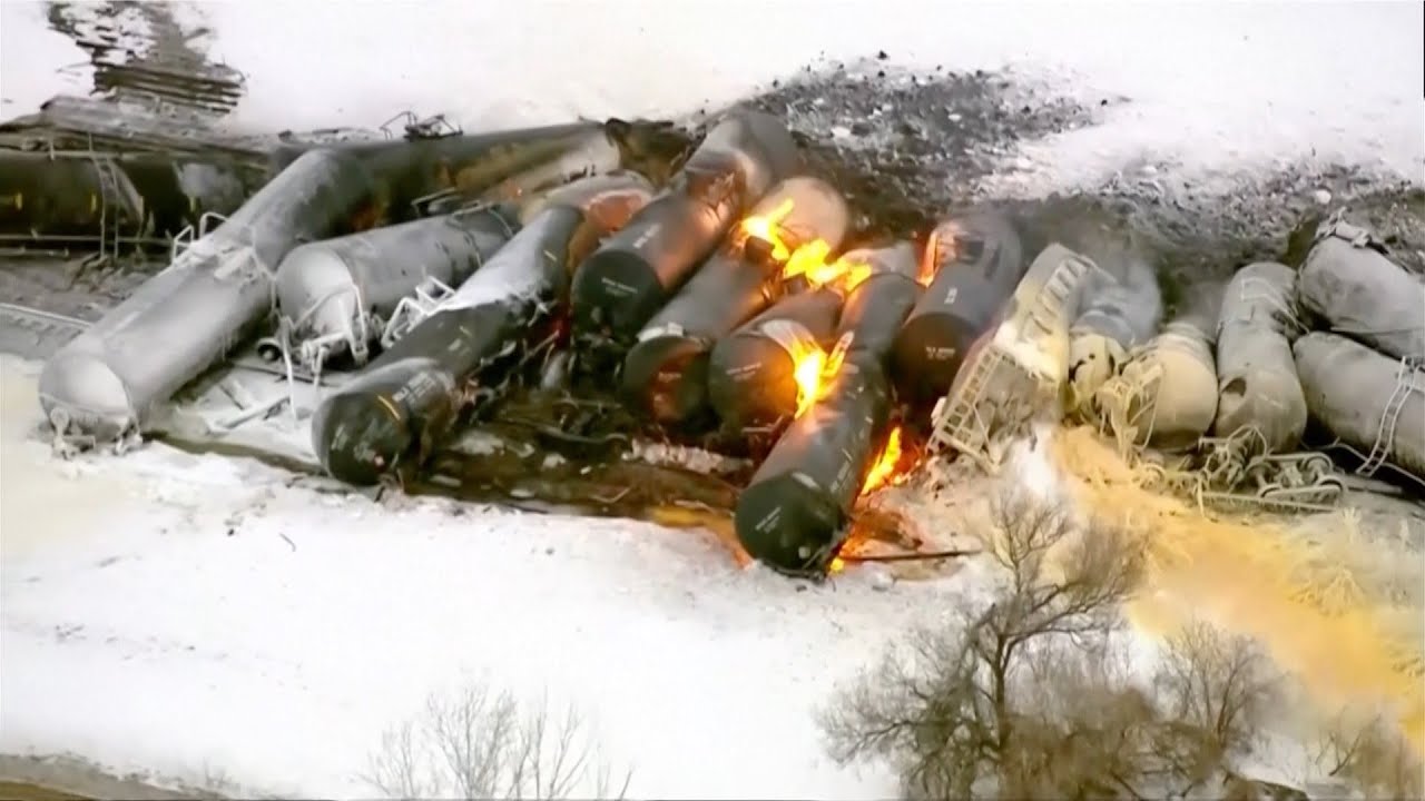 U.S. freight train carrying ethanol derails and catches fire - YouTube