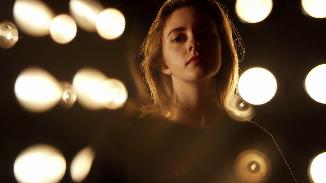 Secret Filmmaking Techniques: The Handheld Split Diopter Shot - YouTube