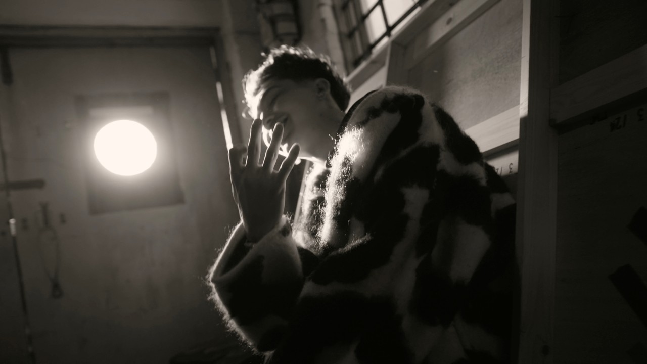 424KP - WhiteLies (Official Music Video) - YouTube