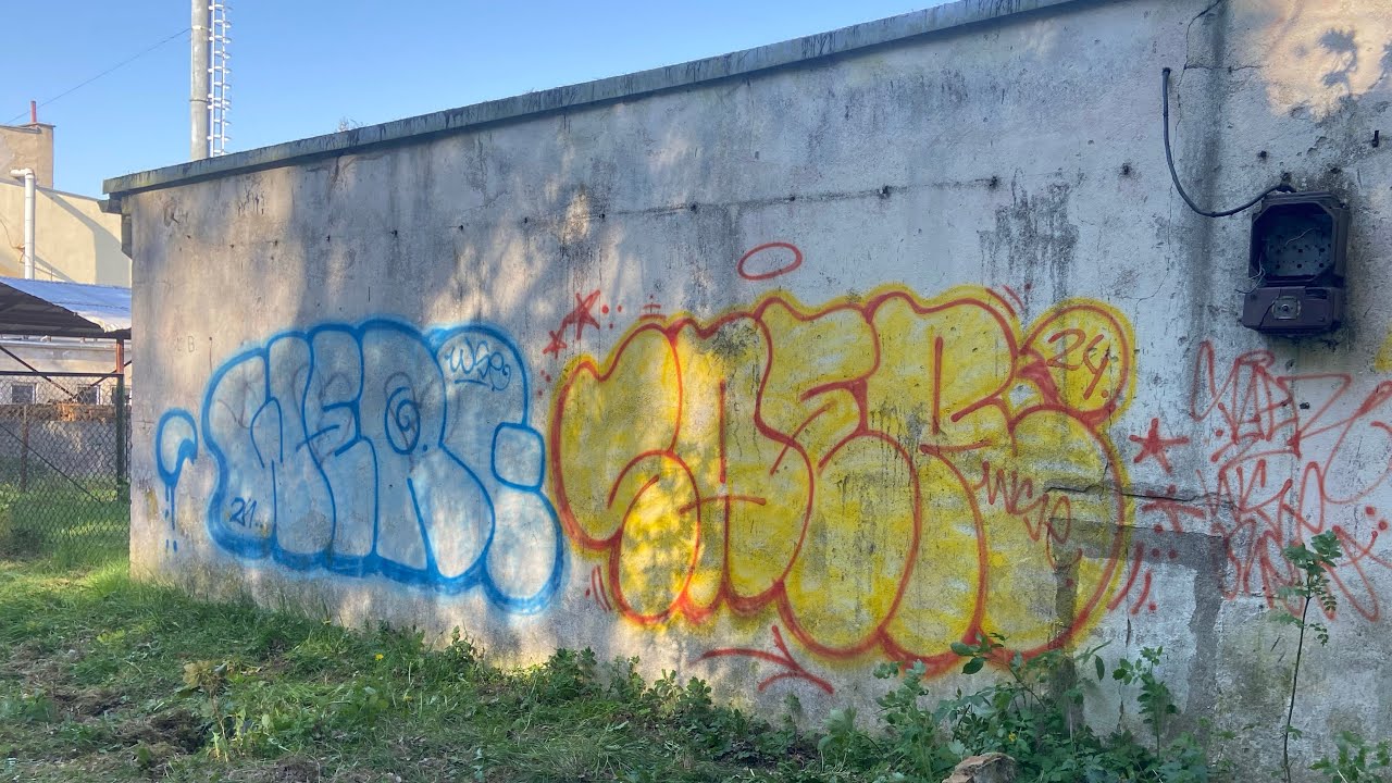 Graffiti bombing#10 Tags in the city and throw with friend - YouTube