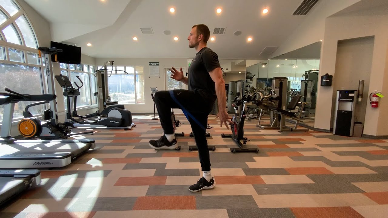 Banded Knee Raise Oscillation - YouTube