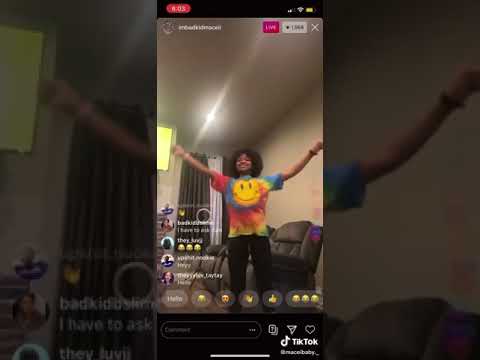 Badkidmaceii on live dancing