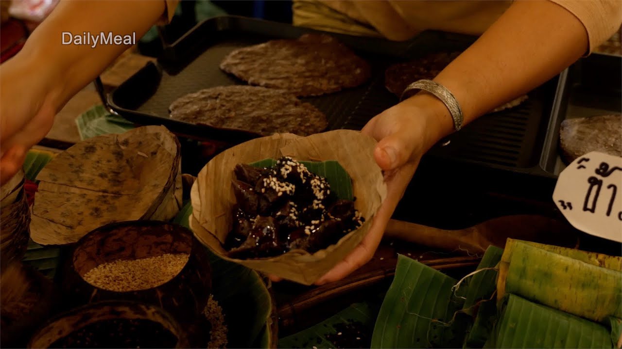 Northern Thai Street Snack Khao Puk Nga - YouTube