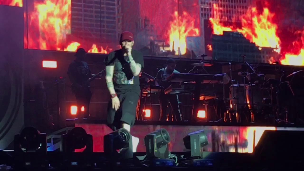 Eminem - Lose Yourself (Reading Festival 2017) ePro Exclusive - YouTube