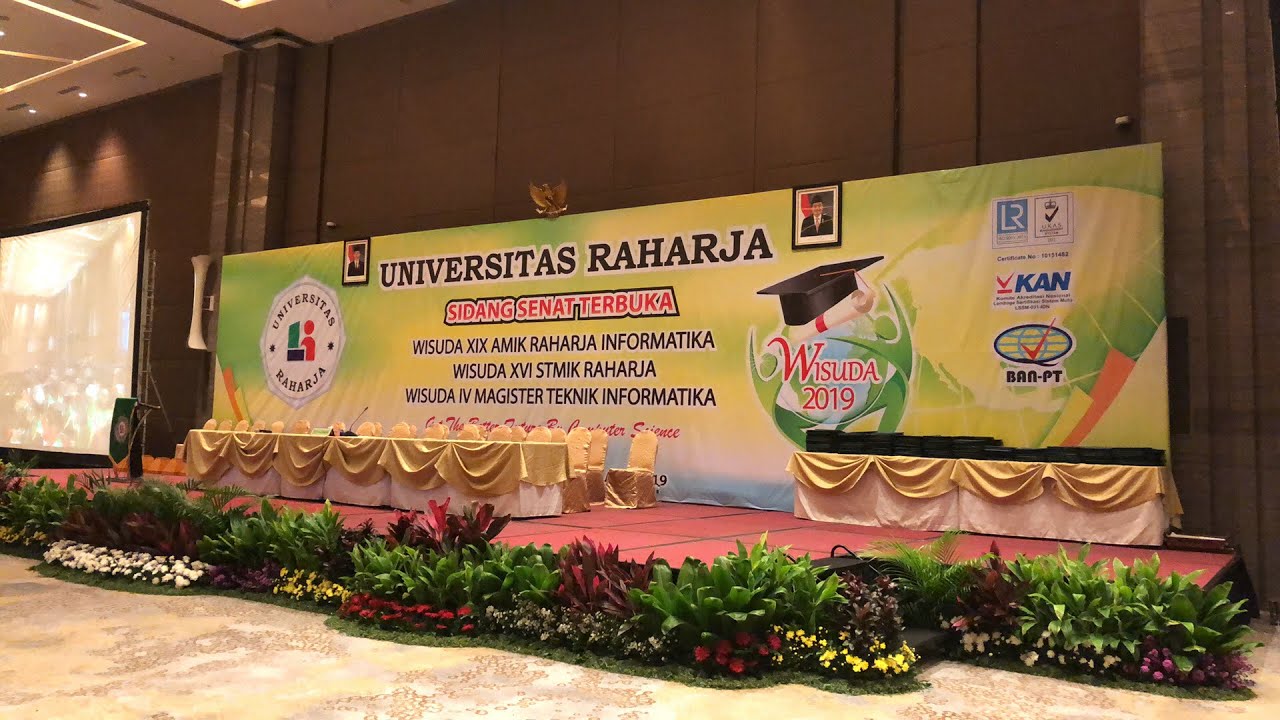 Wisuda Universitas Raharja 2019 - YouTube