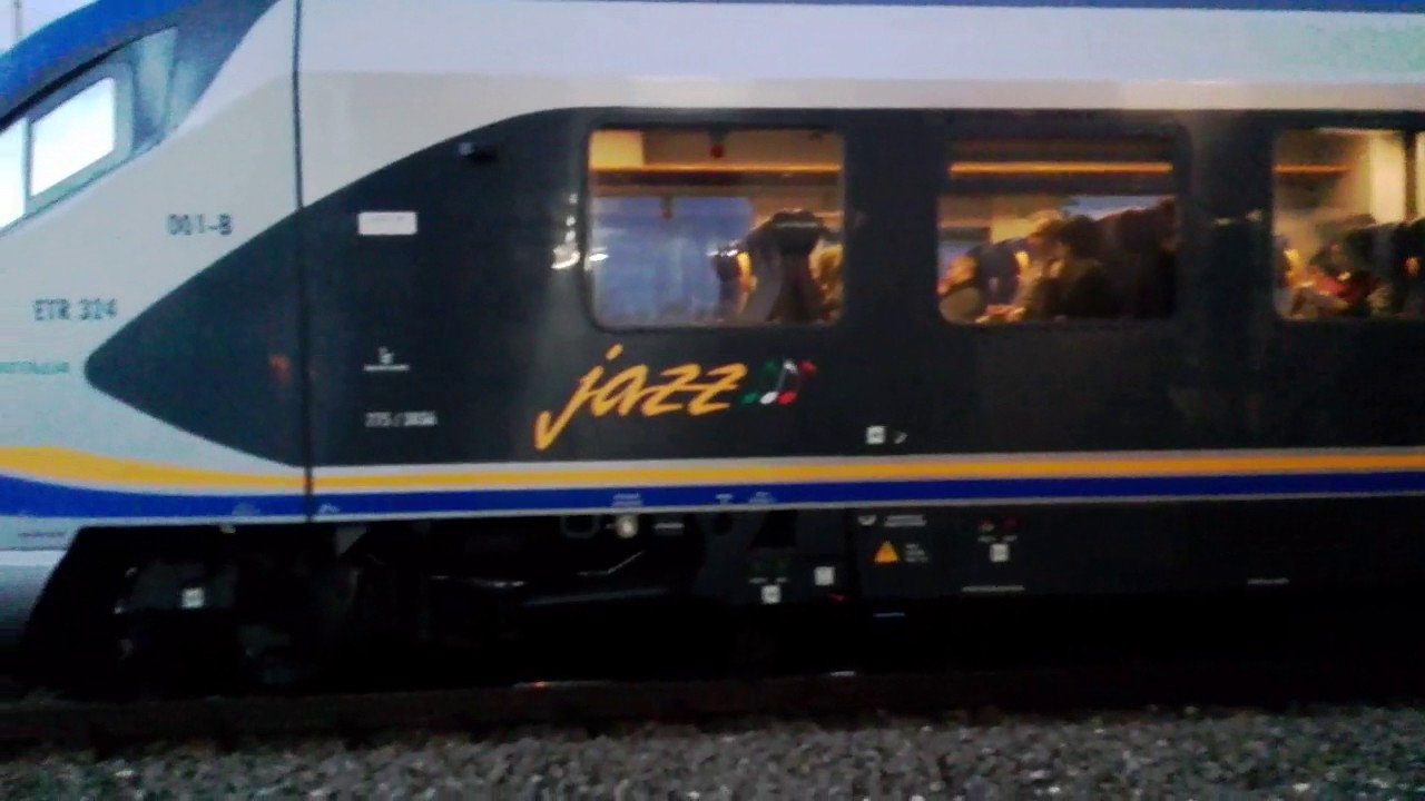 ETR 324 jazz Regionale straordinario a Montesilvano - YouTube