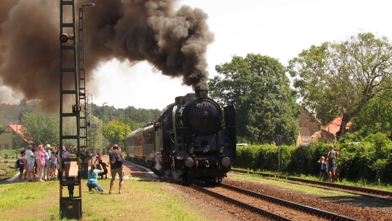 424 247 steam locomotive starts with special train from Révfülöp on 29. ...