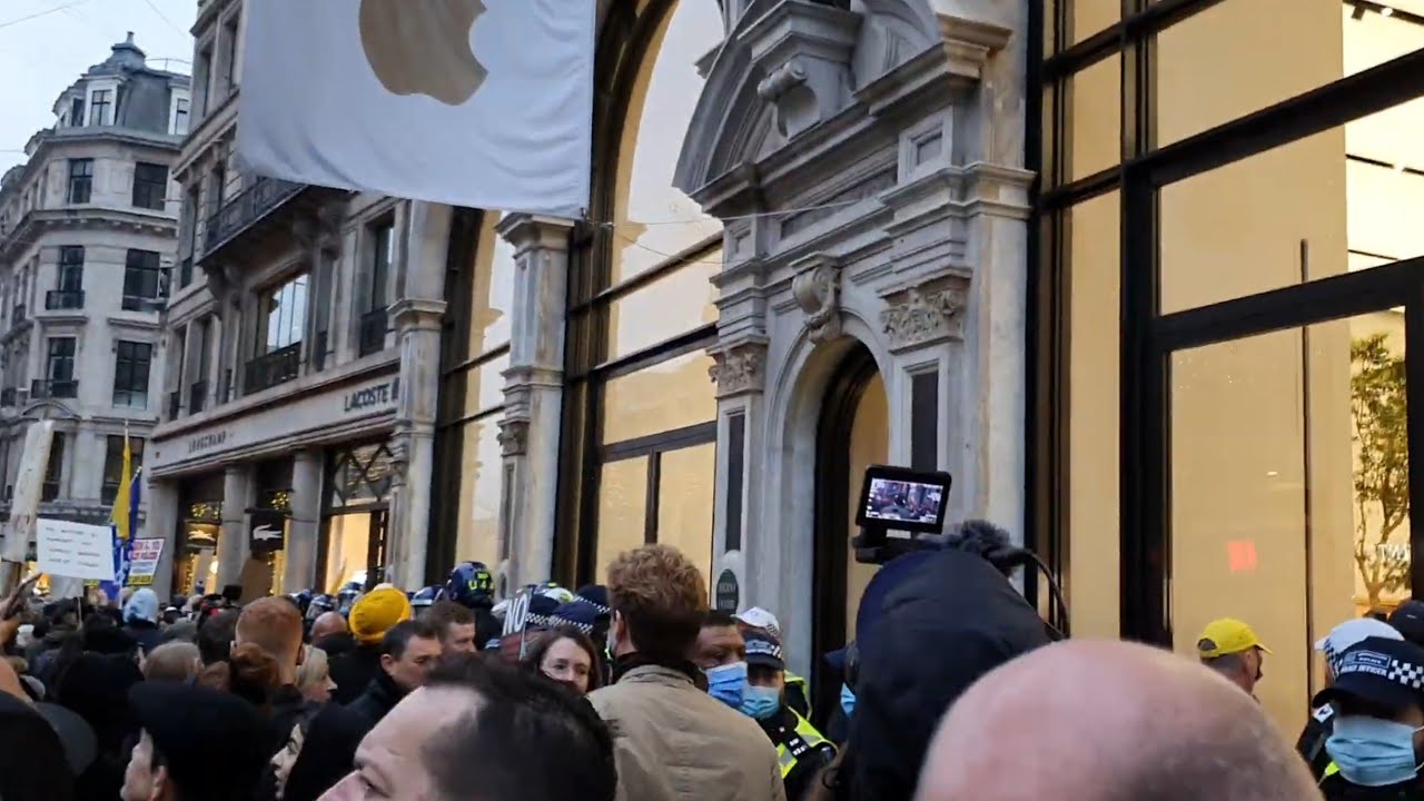London Anti-Vacc Protest,Police Guard Apple Store From A Angry ...