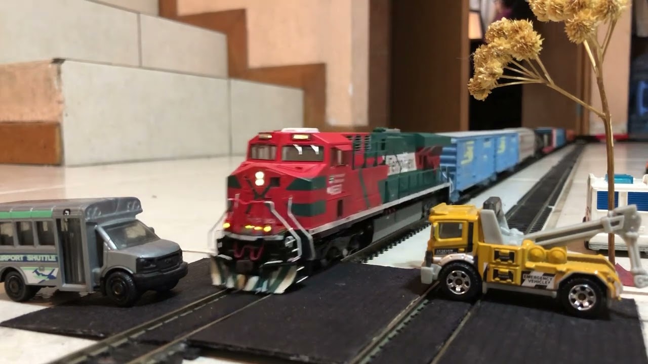 Ferromex ES44AC 4653 escala HO/HO scale - YouTube