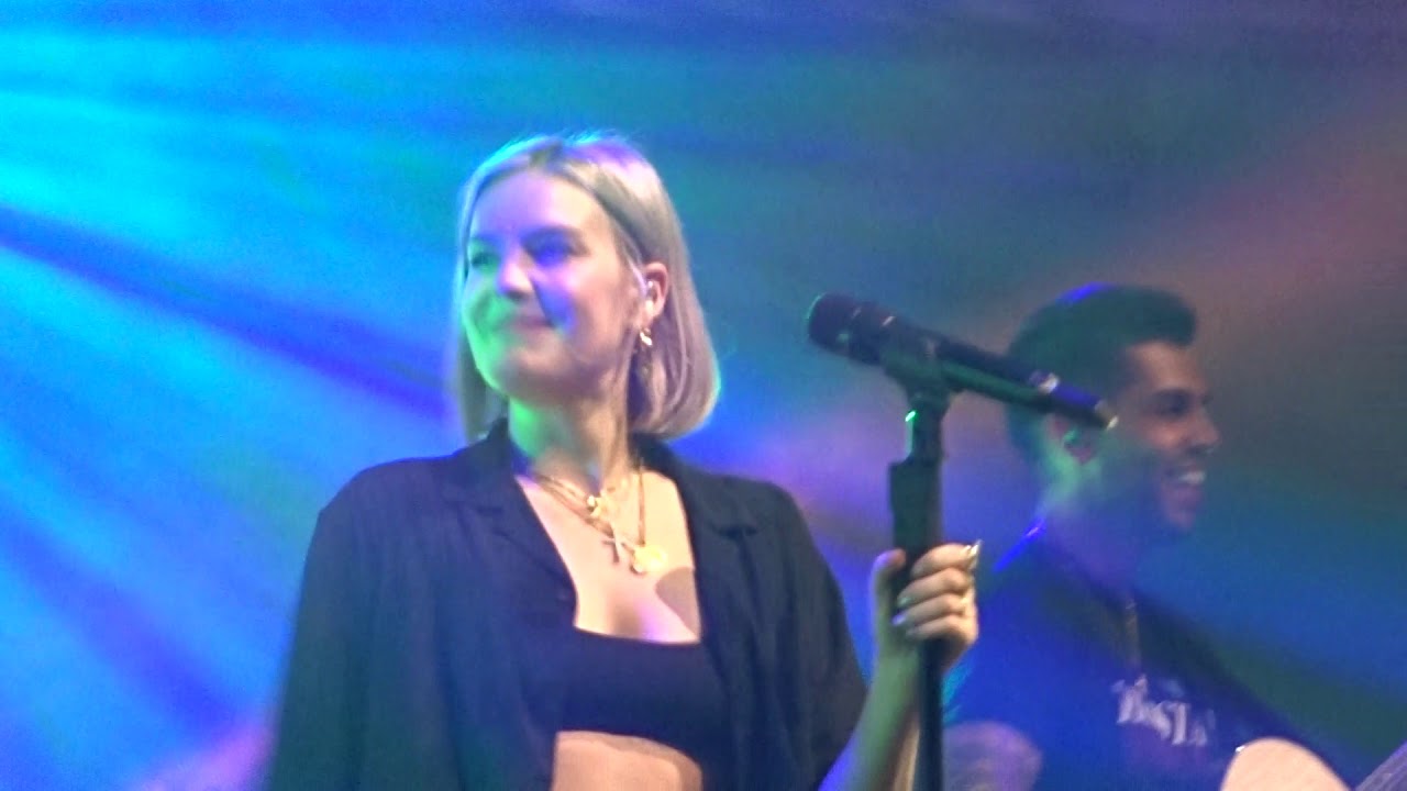 Anne-Marie - 2002 live in Edinburgh - YouTube