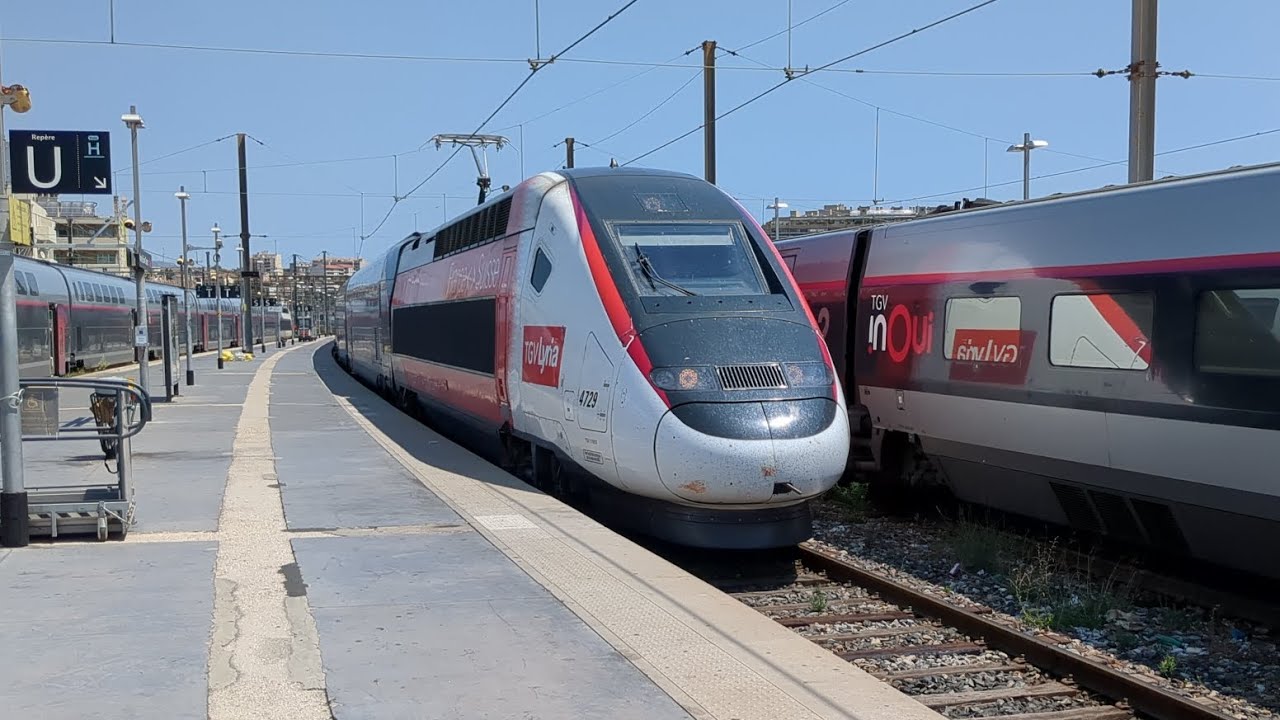 Arrivé d'un TGV euroduplex Lyria a Marseille saint Charles entouré part ...
