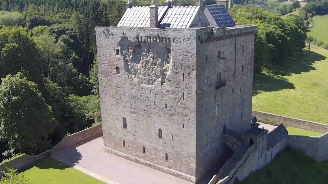 Borthwick castle - YouTube