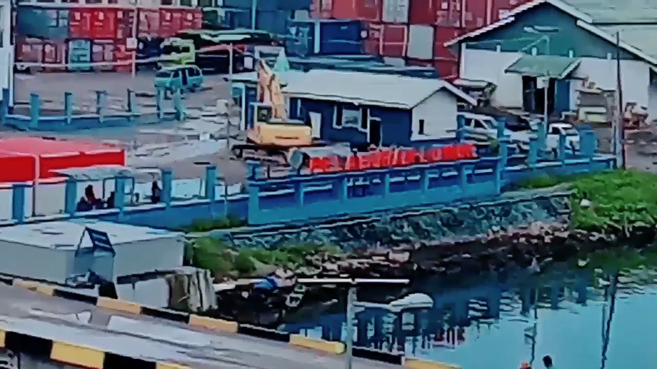 Berlabuh di pelabuhan - YouTube