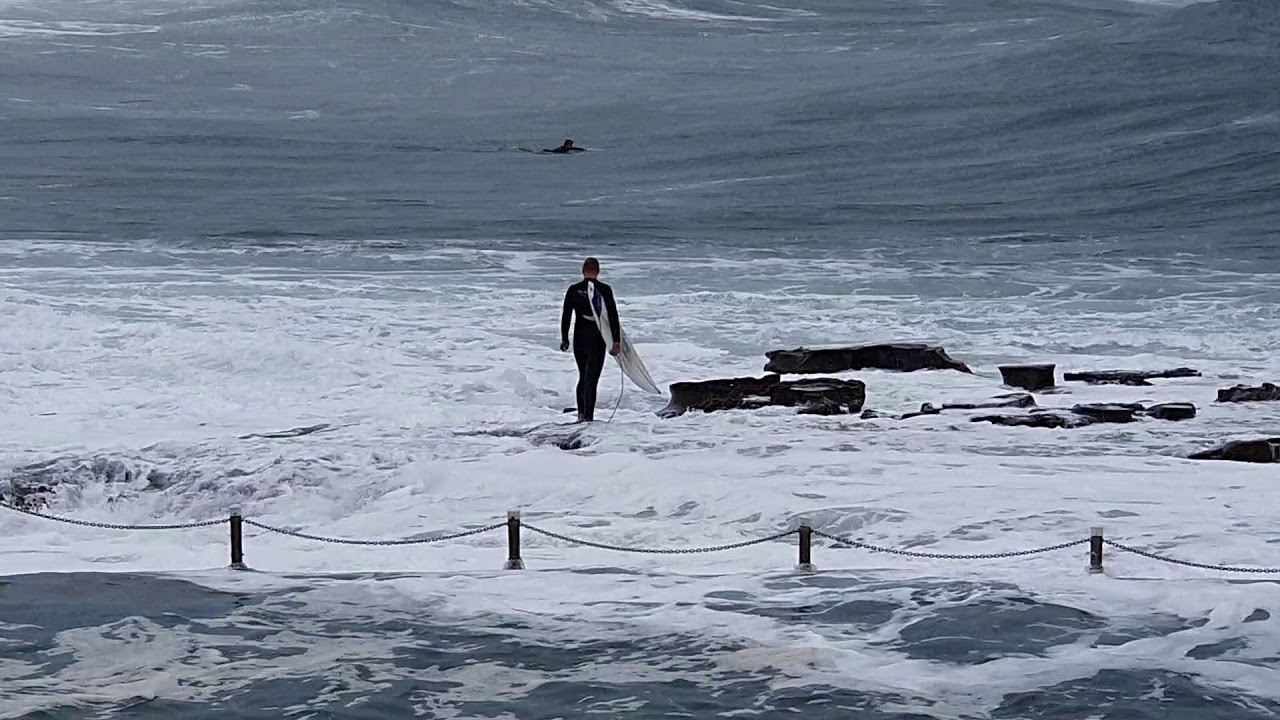 Surfer Getting back to waves - Dee Why Point - YouTube