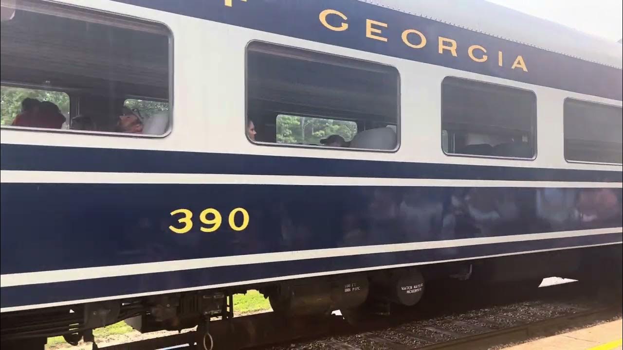 SOU 5000 arrives at TVRM with the Missionary Ridge Local - YouTube