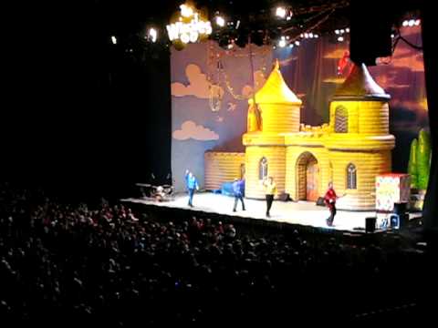 Pop Go The Wiggles - YouTube