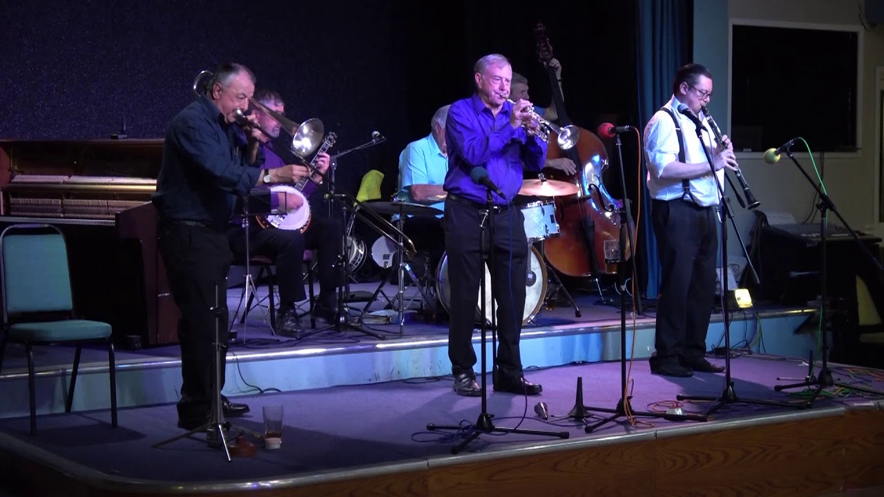 GAMBIT JAZZMEN AT HEMSBY AUTUMN JAZZ PARADE SEPT 2017 - YouTube