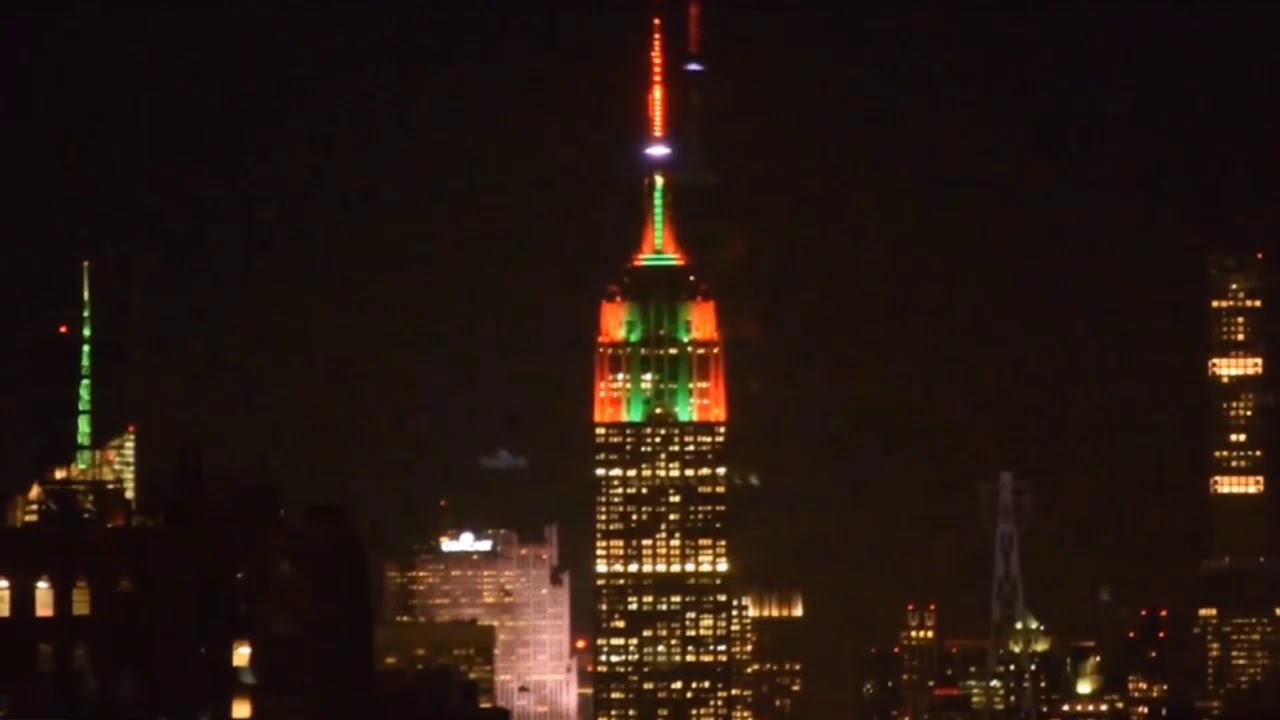 Santa Claus Spotted At New York City Light Show! - YouTube