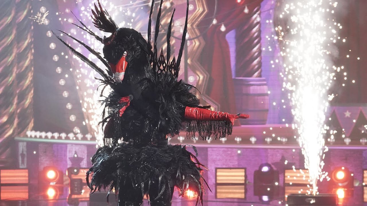 The Masked Singer 5 Black Swan Sings Shawn Mendes In My Blood - YouTube
