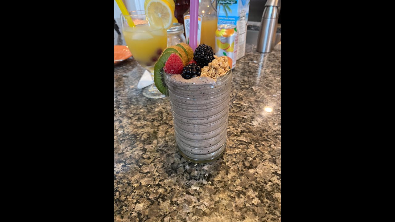 Summer Berry Breeze Smoothie - YouTube
