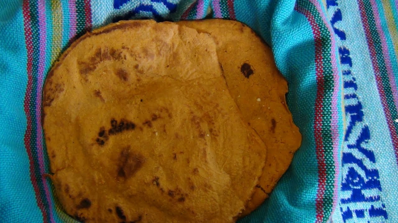 Tortillas rojas con chile guajillo - YouTube