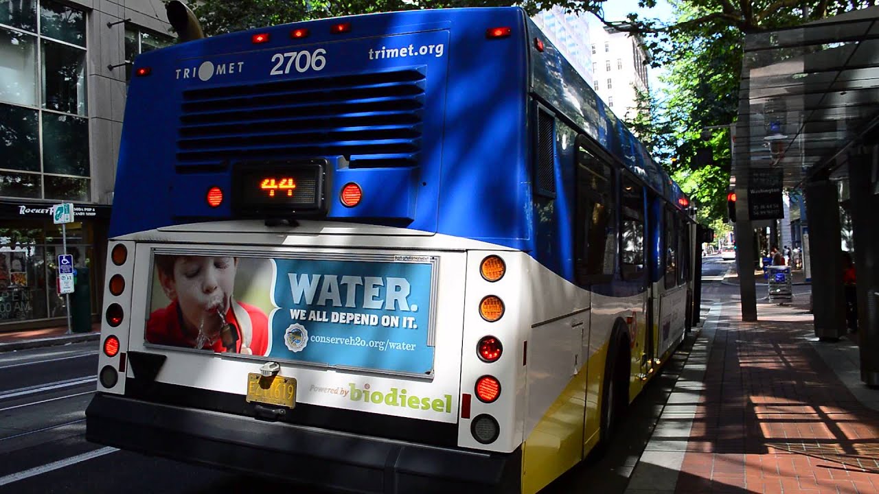Portland TriMet 2003 New Flyer D40LF 2706 On The 44 @ SW 6th Avenue ...