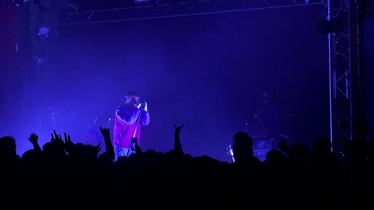 Oliver Tree - Hurt / Movement [Live - Berlin - Lido -18.11.2019] - YouTube