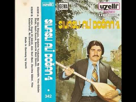 Asik Ali Dogan - Oturmus Baca Ya Corap Örüyor - En Cok Sevdigim Türküsü