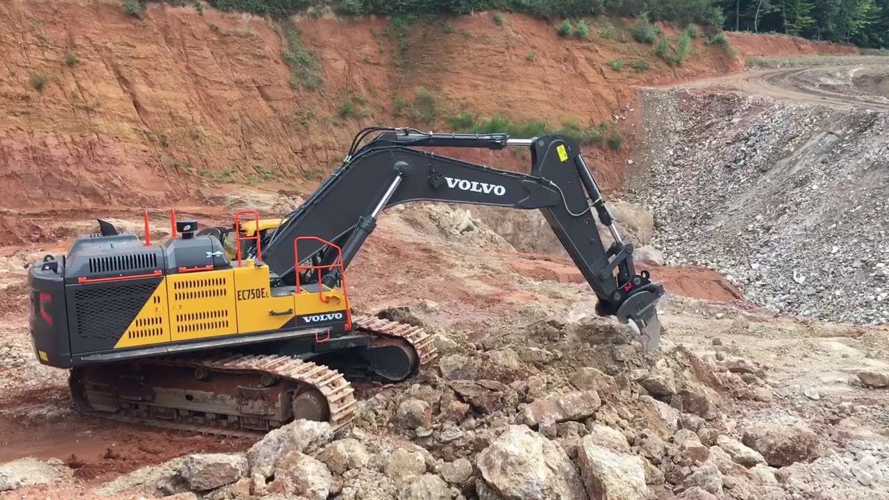 Volvo EC 750 mit Reißzahn - YouTube