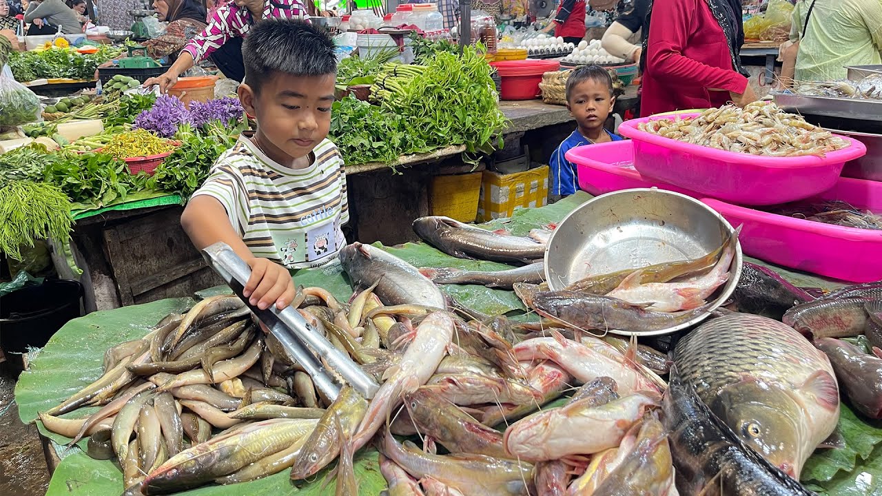 Amazing cooking skills, Chef Seyhak buy fish and bamboo shoot for ...