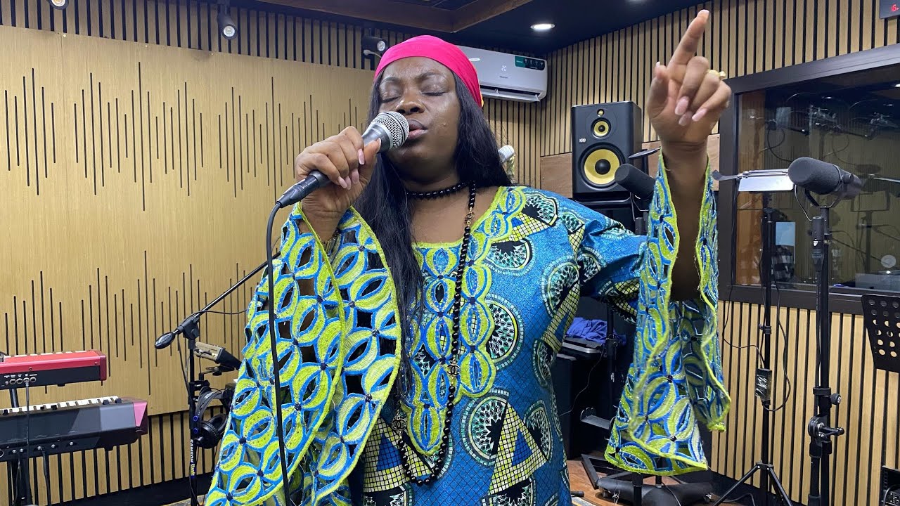 MIDI EN PRIÈRE : FEMME THAMAR - YouTube