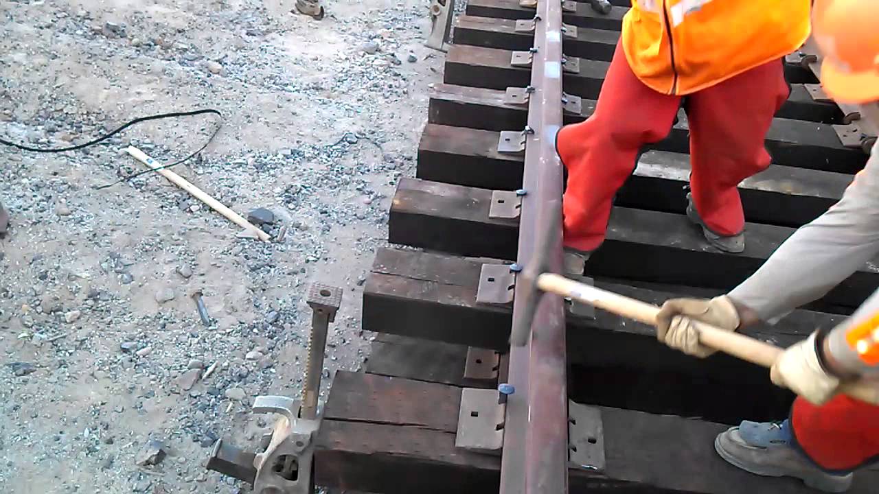 Railroad maintence, double spiking like a boss - YouTube