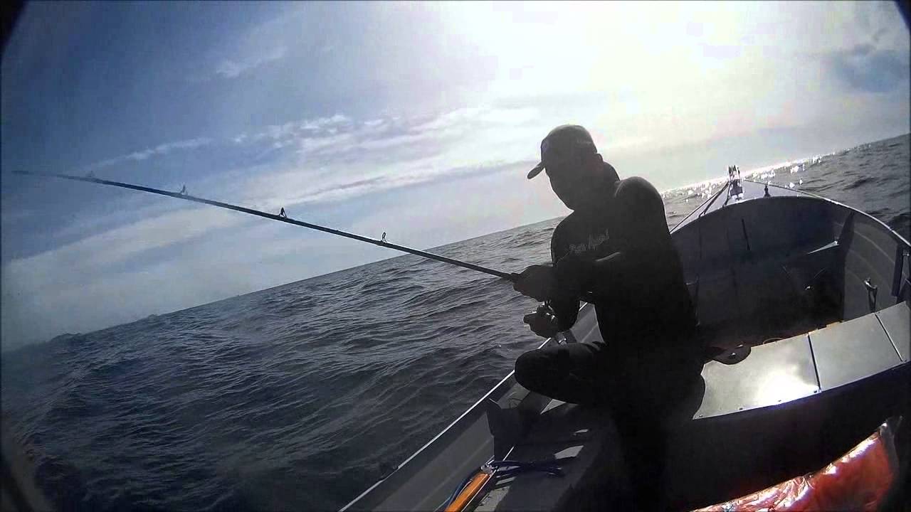 pesca de corrico em arraial do cabo - YouTube