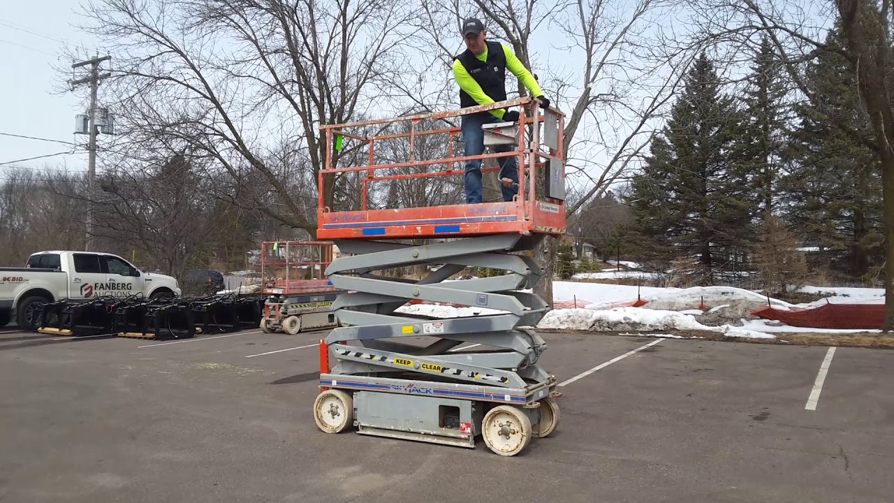 Lot #262 - JLG 3226 Scissor Lift - YouTube