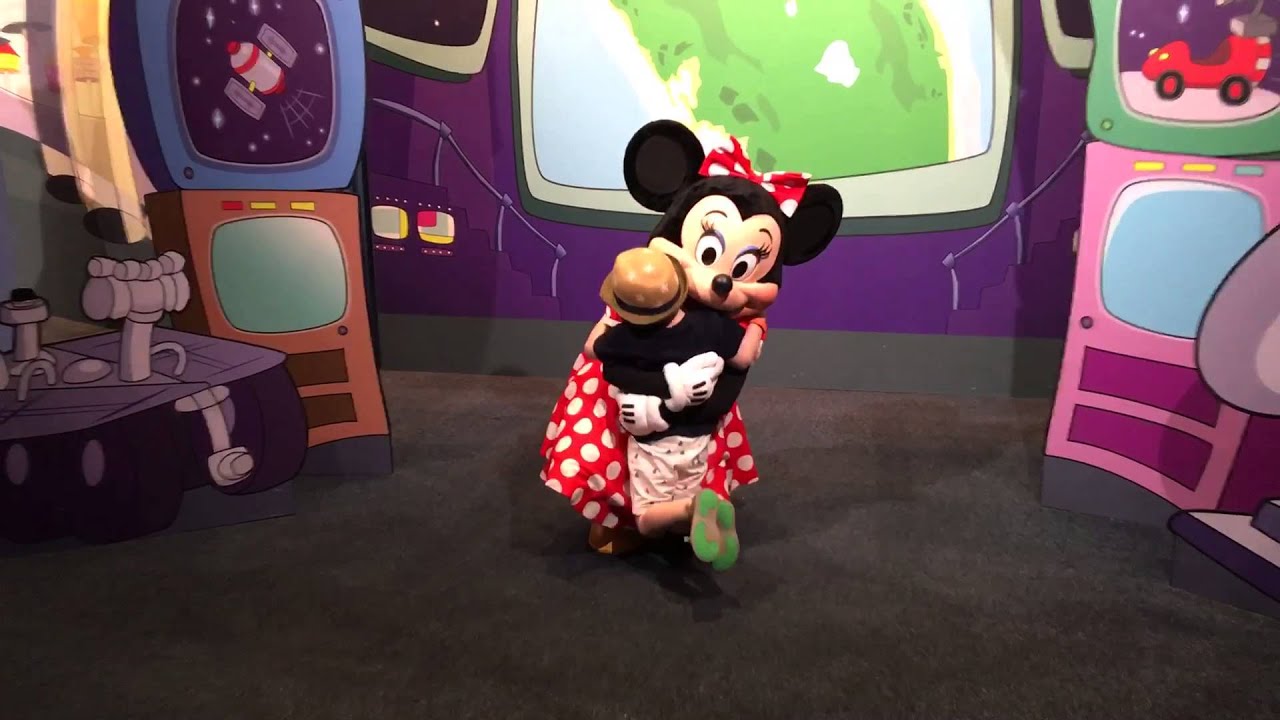 Walt Disney World October 2015 Trip:Quinn hearts Minnie! - YouTube