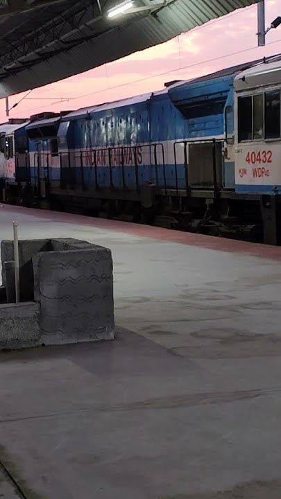 KJM WDP4D CRANKING UP|INDIAN RAILWAYS|SWR| - YouTube