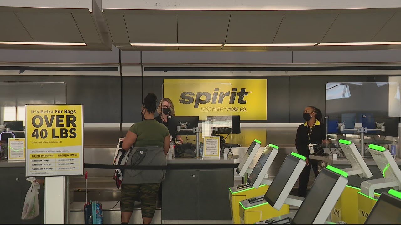 Spirit Airlines strands flyers at Detroit Metro airport after hundreds ...
