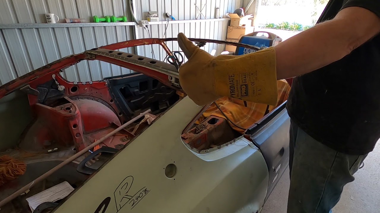 Welding the 240z roof - YouTube