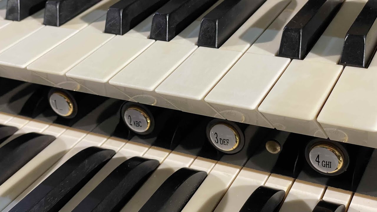 1106 Organ music, all the Hymns of this Sunday & our National Anthem ...
