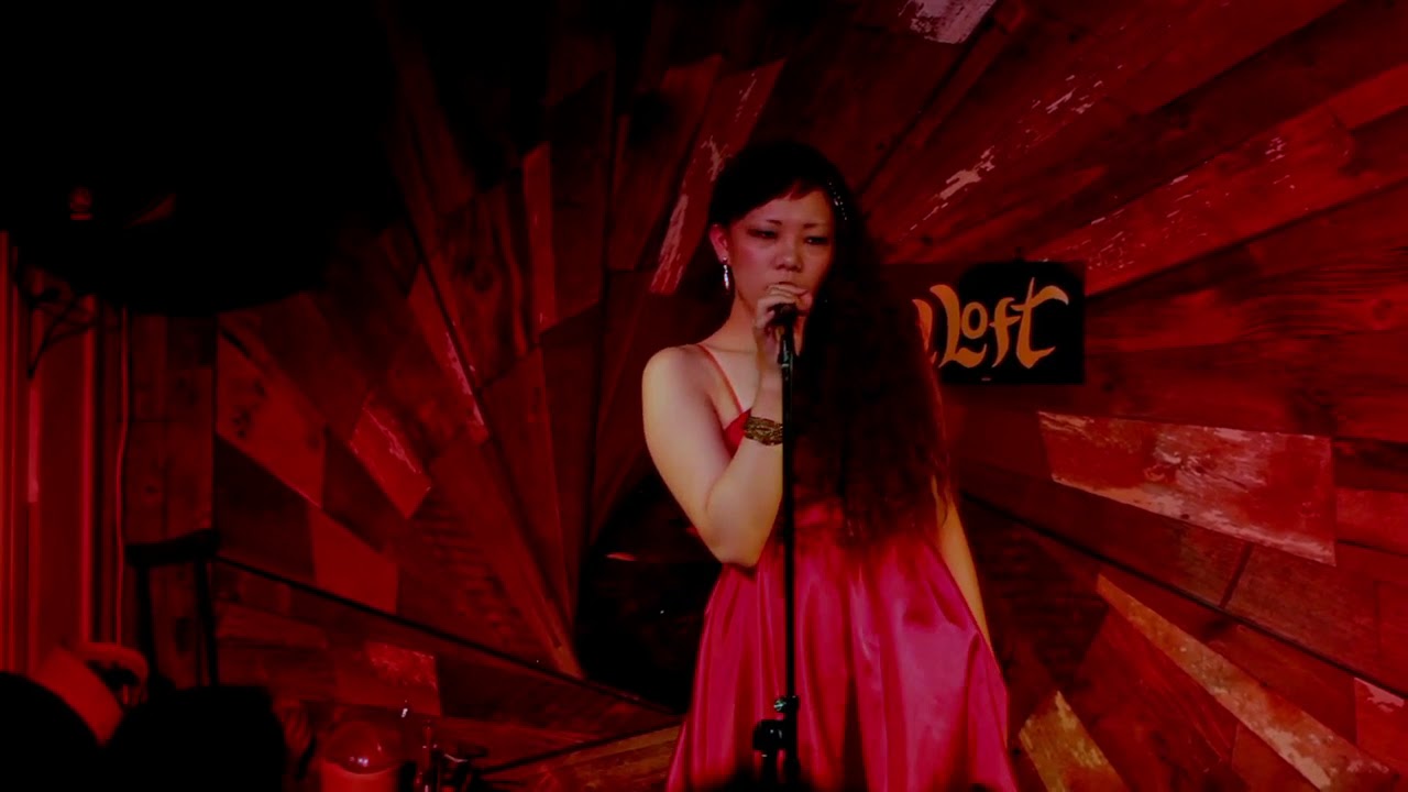 Amputee cabaret women singer - YouTube