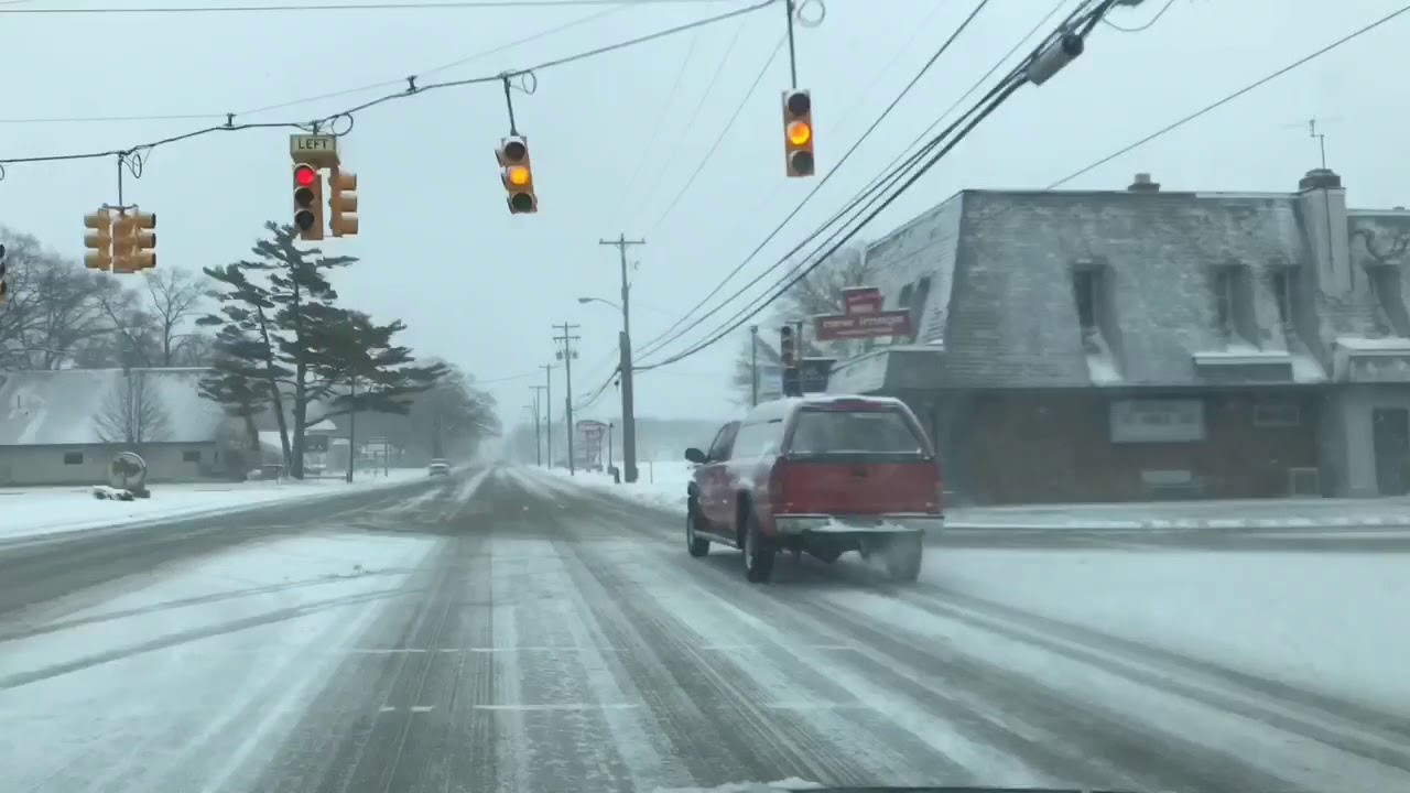 A timelapse tour of April snow in Muskegon - YouTube