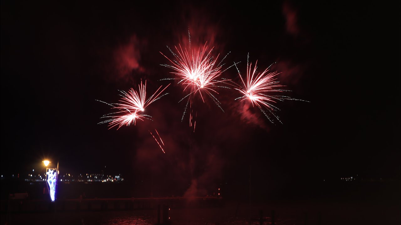 Harwich Quay New Year Fireworks 2019 - YouTube