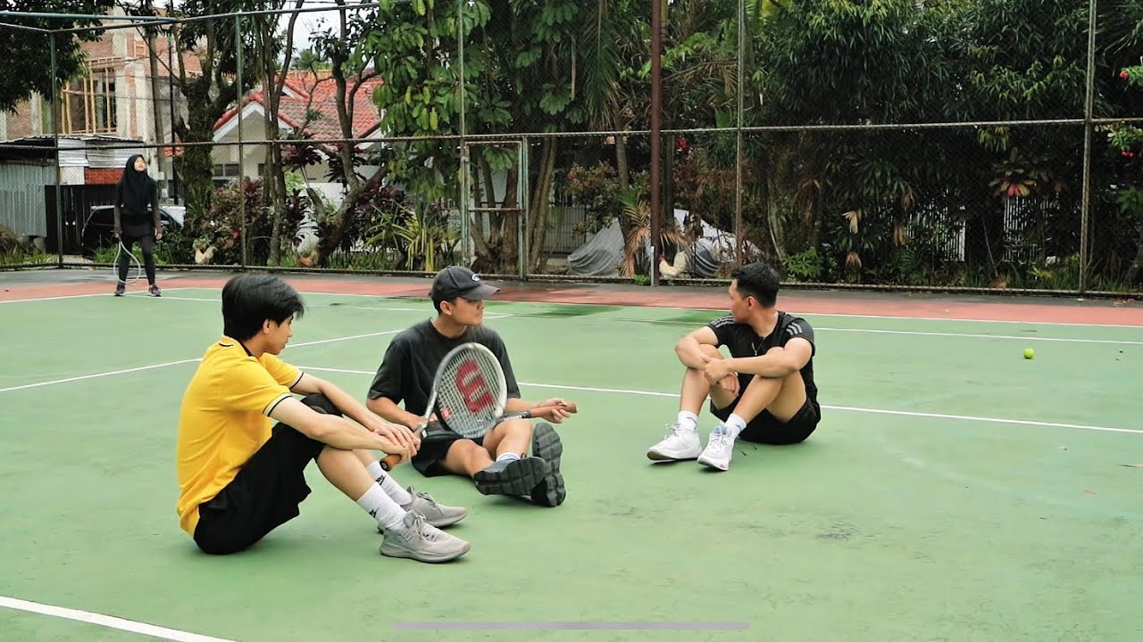 bertenis pagi - YouTube