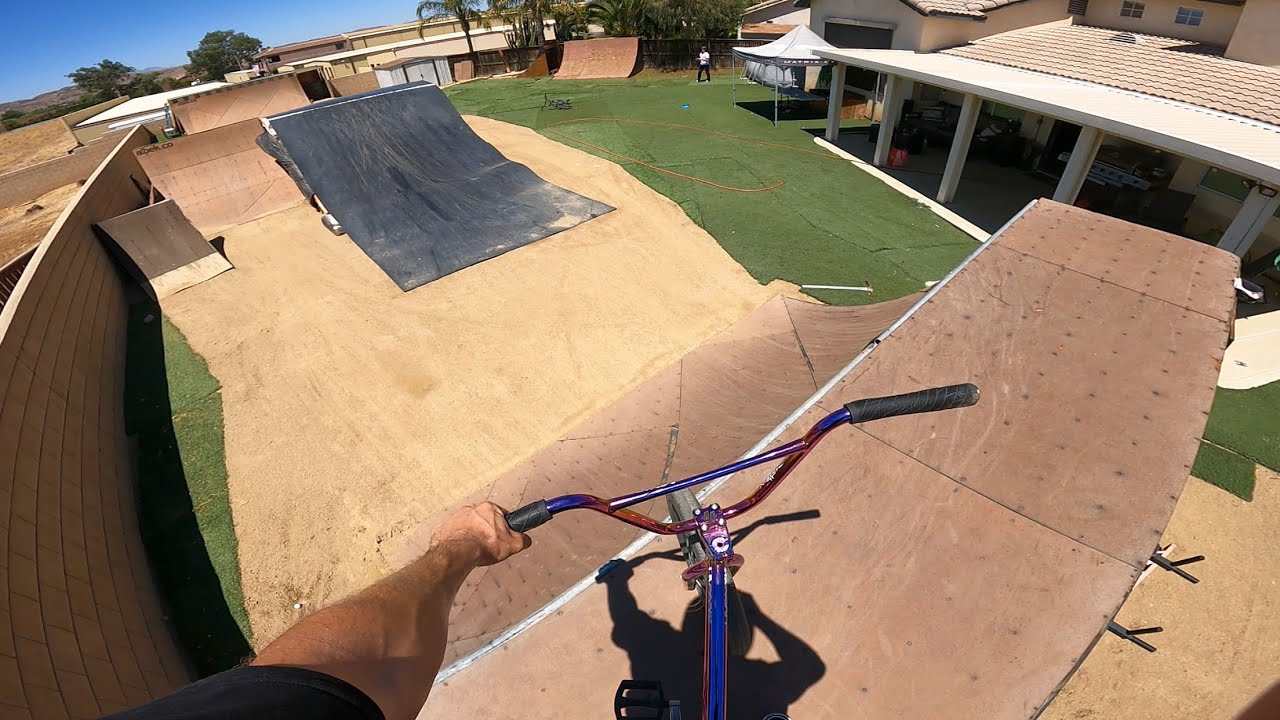 AMAZING BACKYARD SKATEPARK! - YouTube