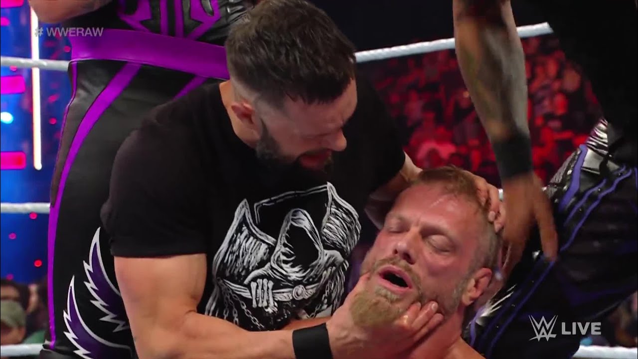 Edge vs Dominik Mysterio, Judgement Day Destroys Edge's Knee - WWE Raw ...