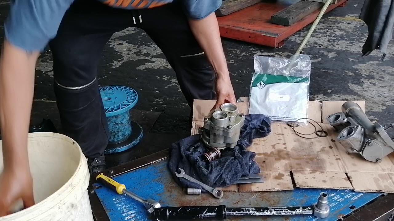 Oil pump 2200 SERIES PERKINS ENGINE repair and assemble - YouTube