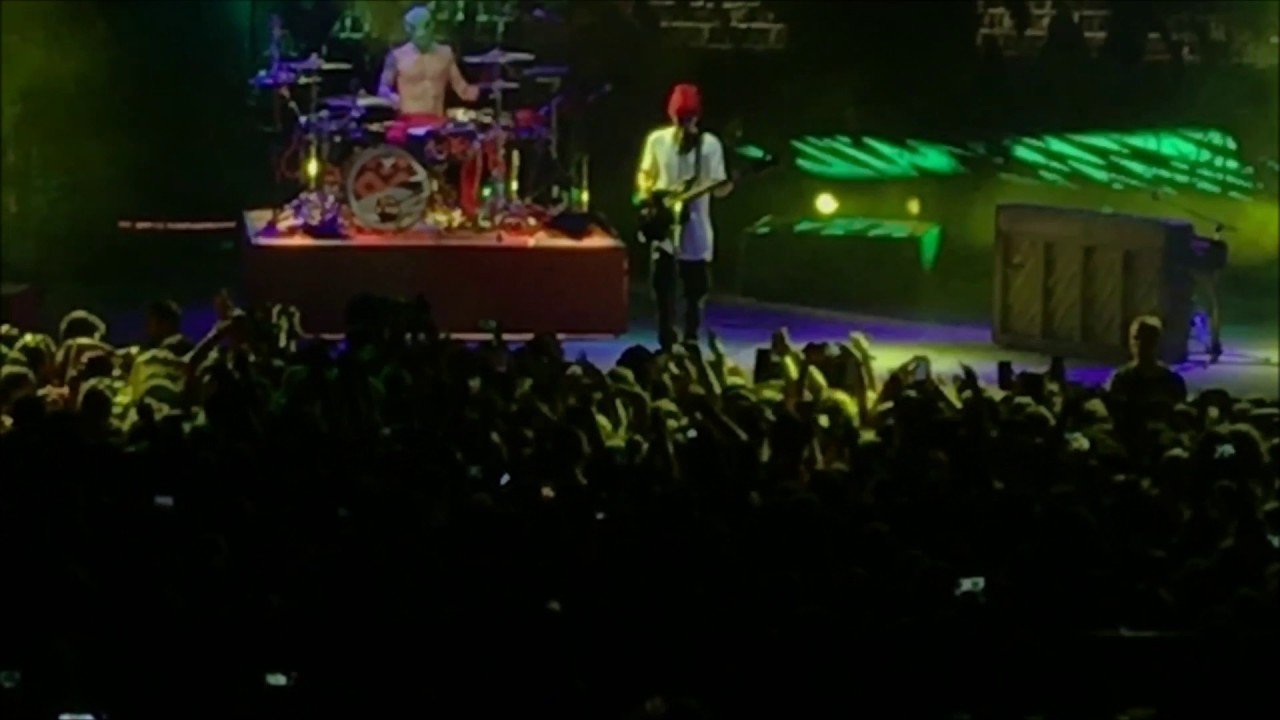 Stressed Out (+ Tyler stops show for fan) - twenty one pilots - Live ...