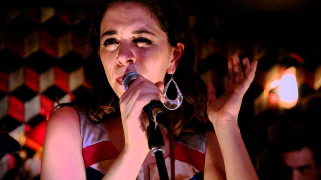 Luisa Maita - Big Home (Live at Momo London) - YouTube